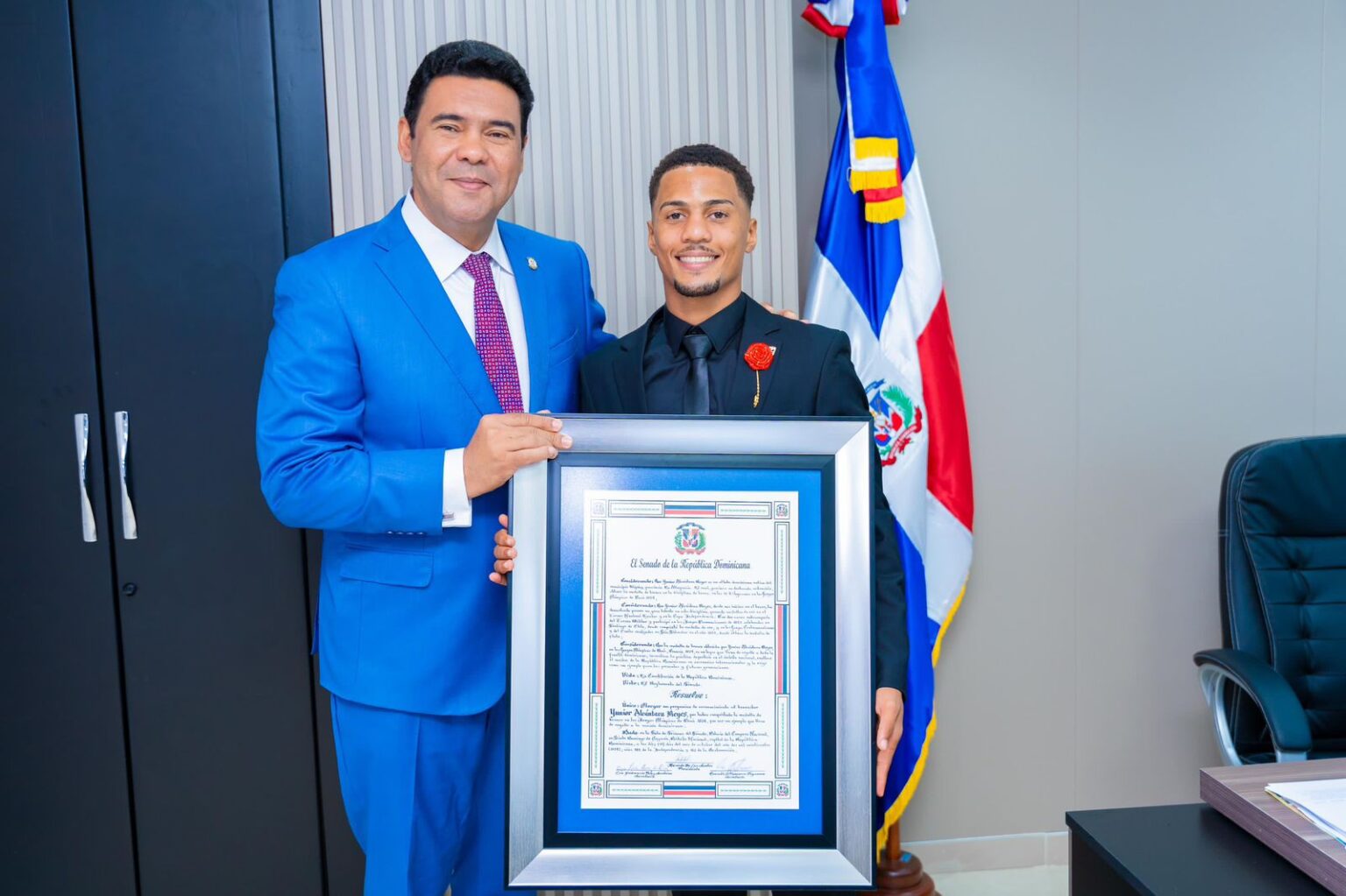 Senado de la República honra al medallista olímpico Junior Alcántara en ...